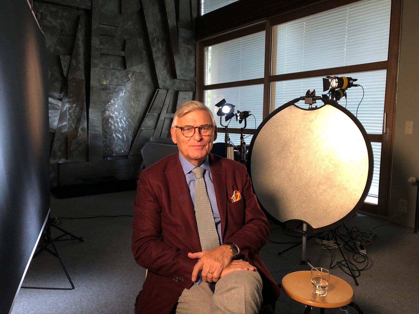 42 Management & Production (en-GB) Douglas Thompson